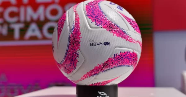 Liga MX estrena balón rosa para concientizar sobre el cáncer de mama ...
