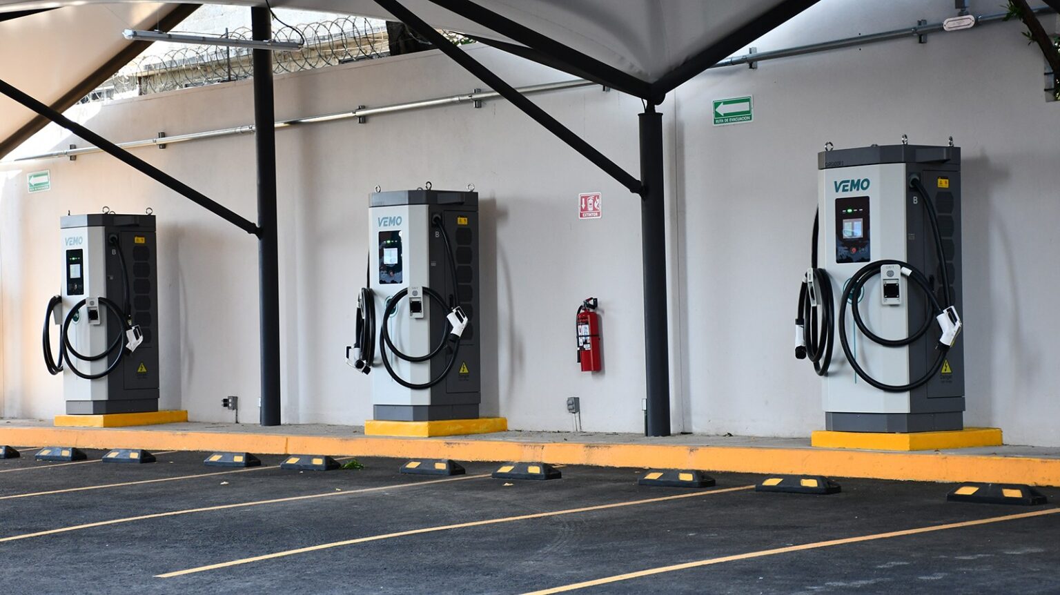 VEMO inaugura su hub de recarga para vehículos eléctricos más grande en ...